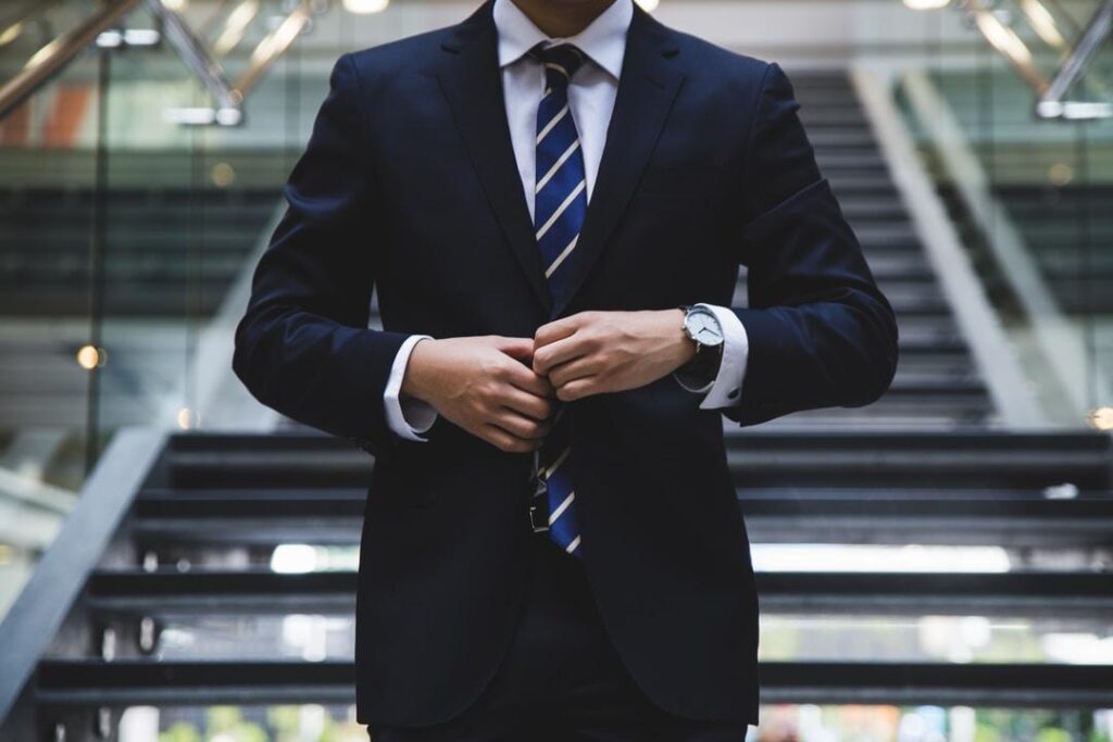 What Are Lawyers Expected To Wear to Work? - Young Leaders